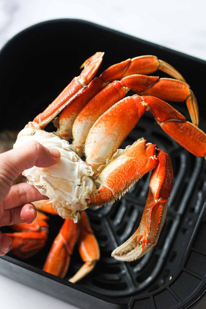 How do I cook frozen Dungeness crab legs?