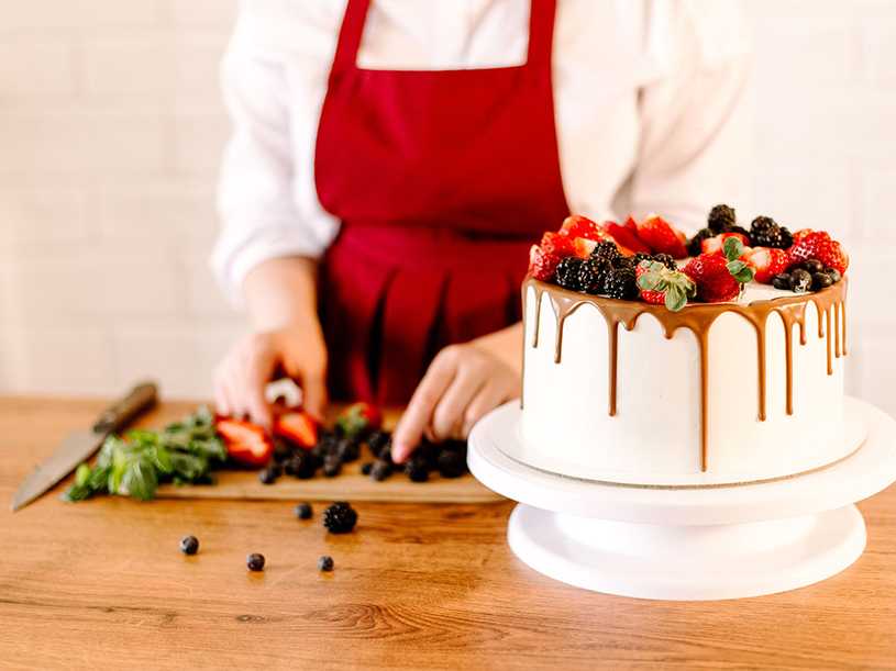 How do I start my own cake business?
