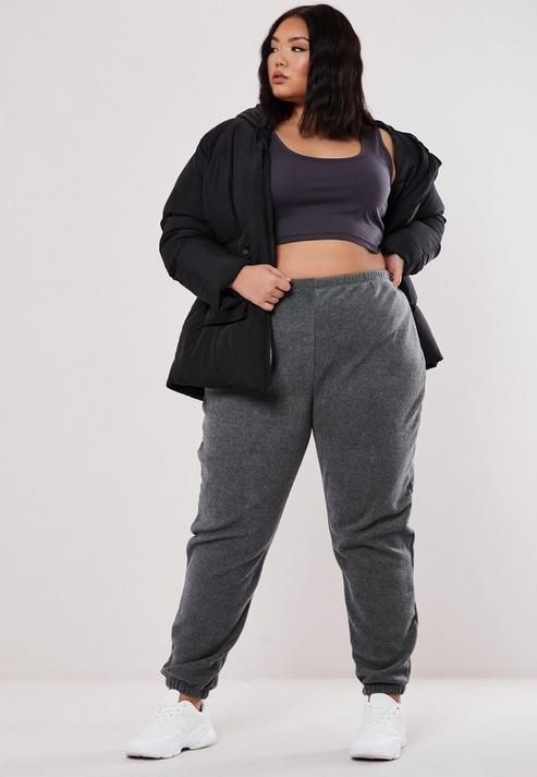 How do plus size girls look good in sweatpants?