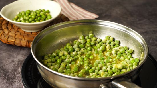 How do you add flavor to peas?