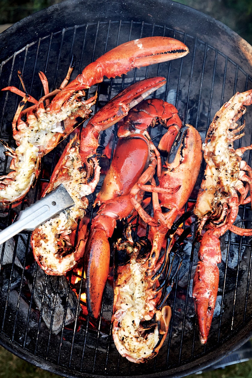 How do you boil lobster on the grill?