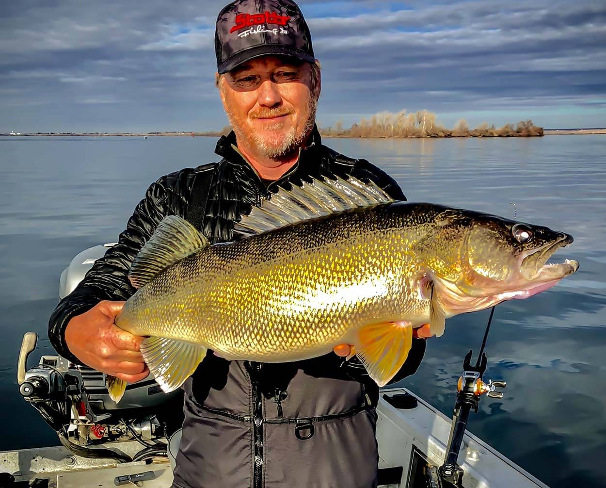 How do you catch a walleye in the winter on the Columbia River?