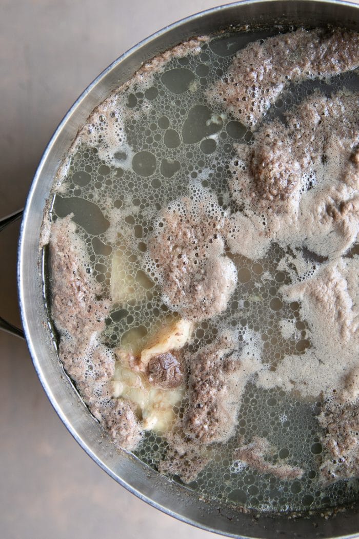 How do you clean beef bones for broth?