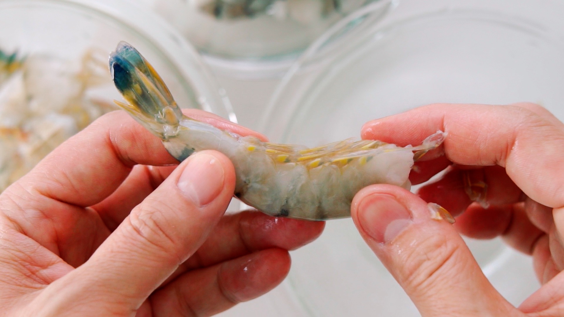How do you clean frozen shrimp?