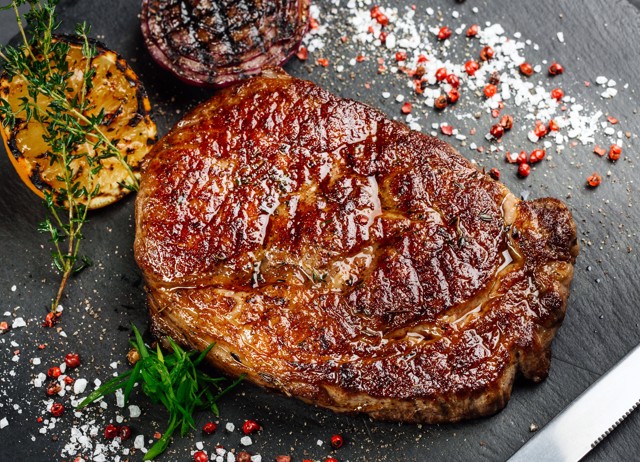 How do you cook a 500g steak?