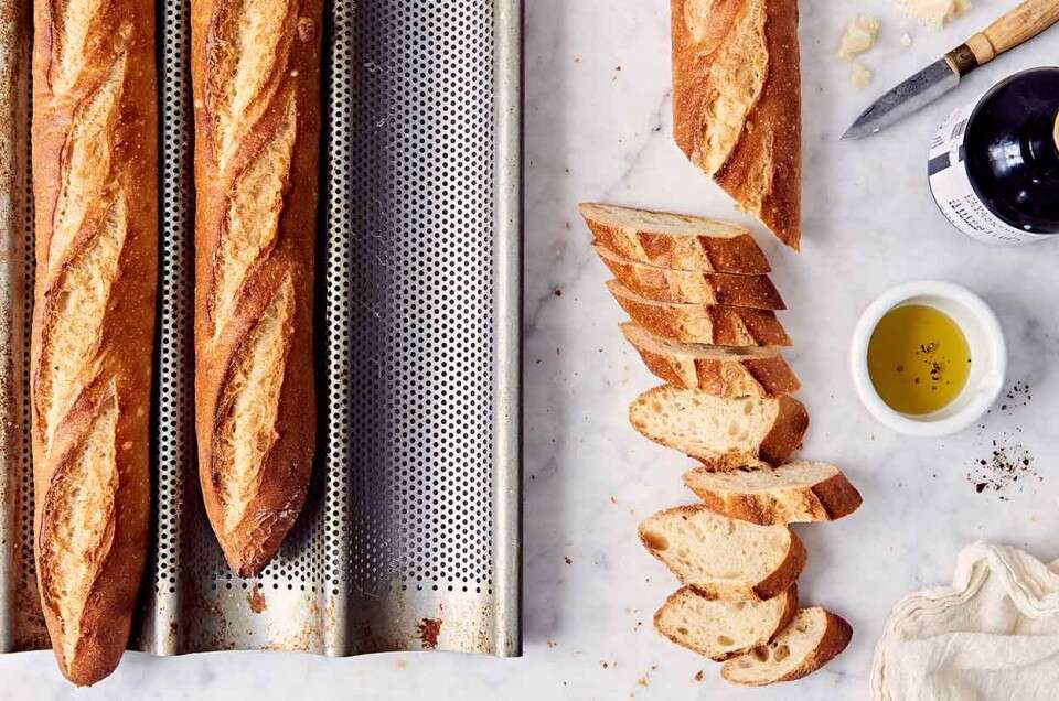 How do you cook baguettes in a skillet?