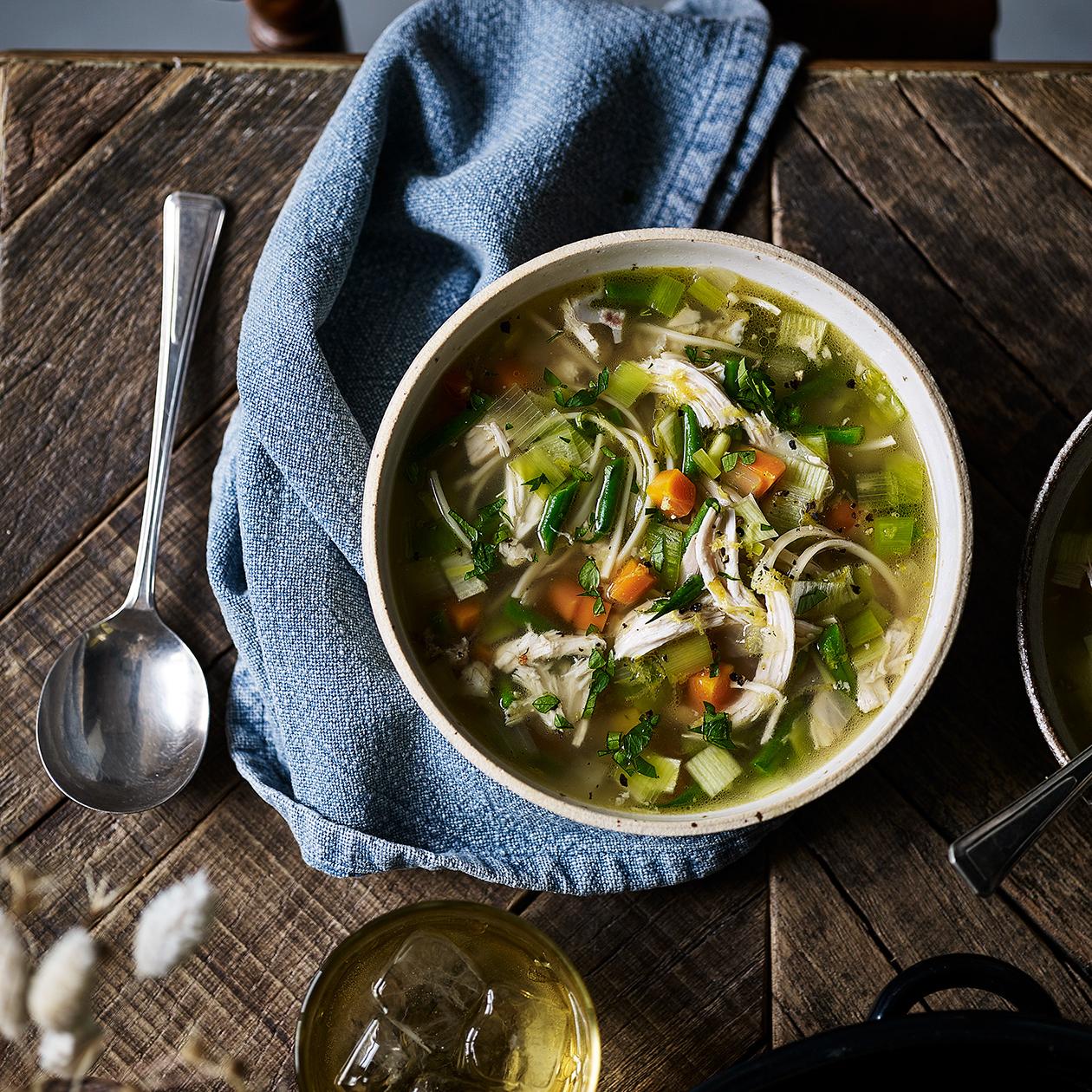 How do you cook chicken and leeks in soup?