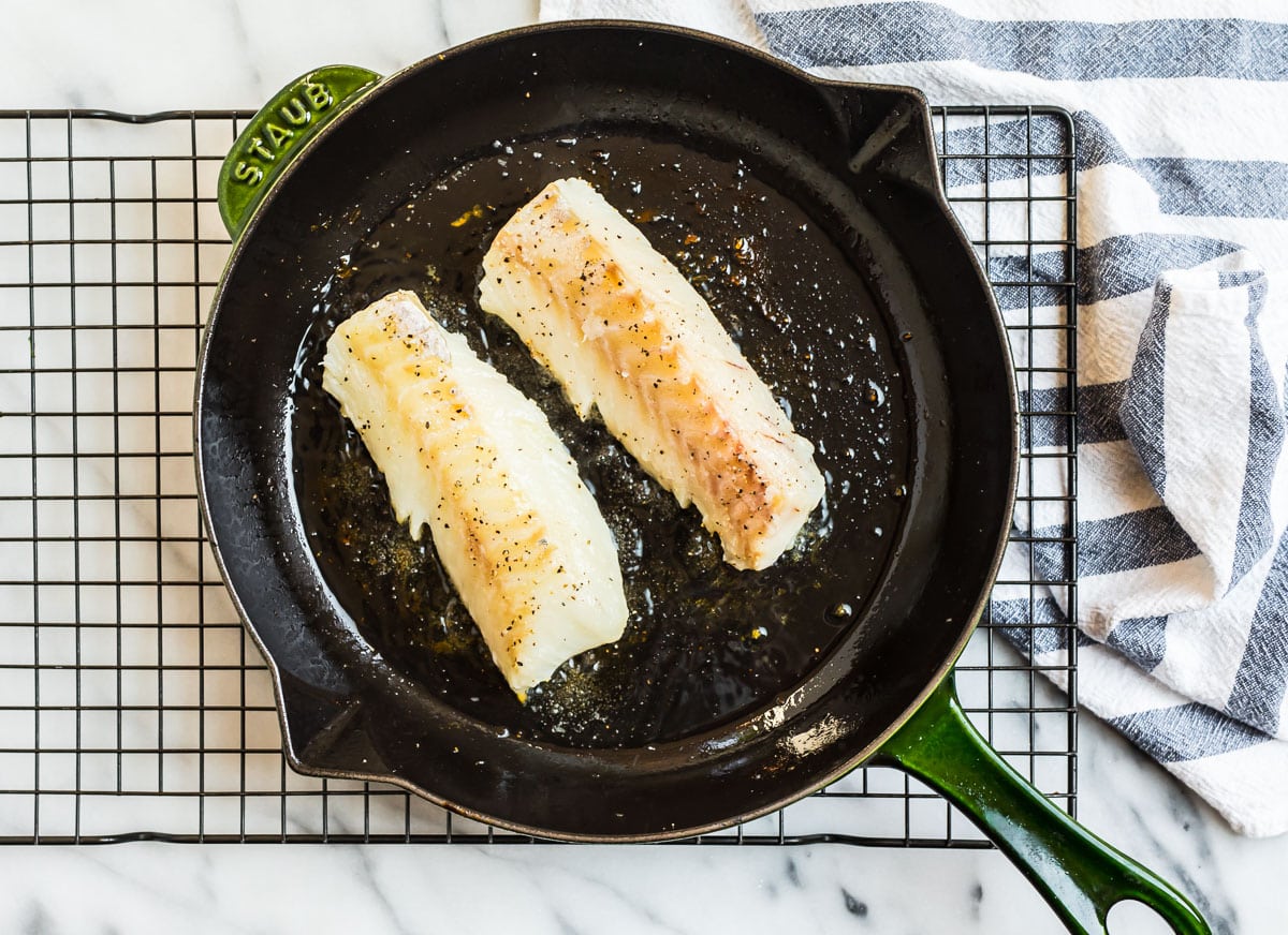 How do you cook cod fillets in a pan?