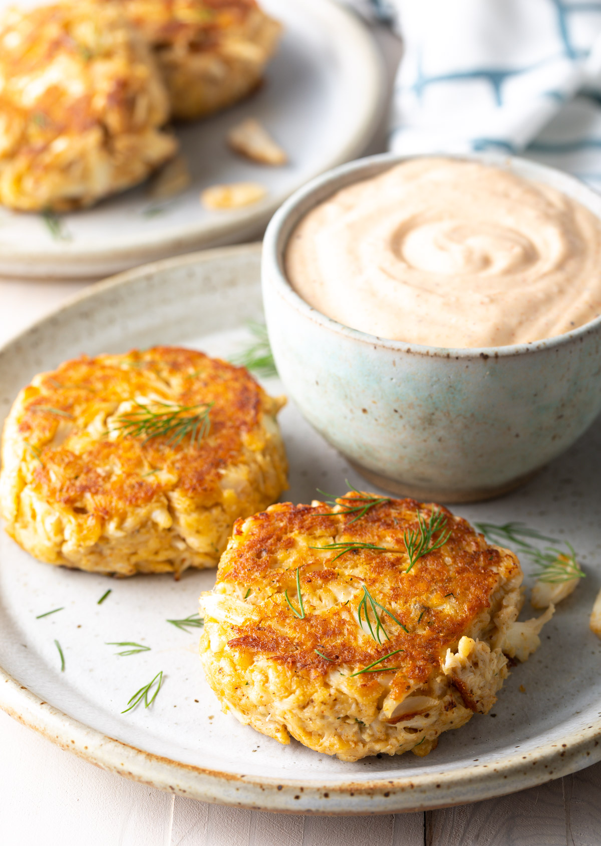 How do you cook crab cakes in a pan?