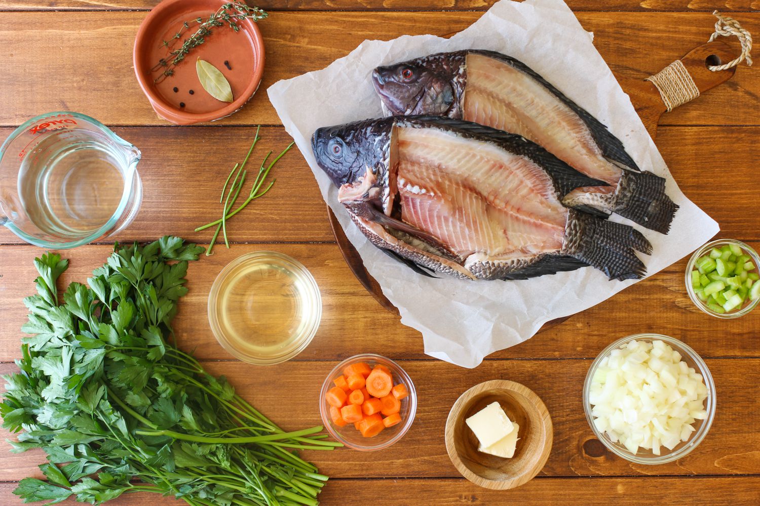 How do you cook fish bones in stock?