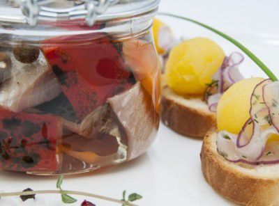 How do you cook fish in a jar without oil?