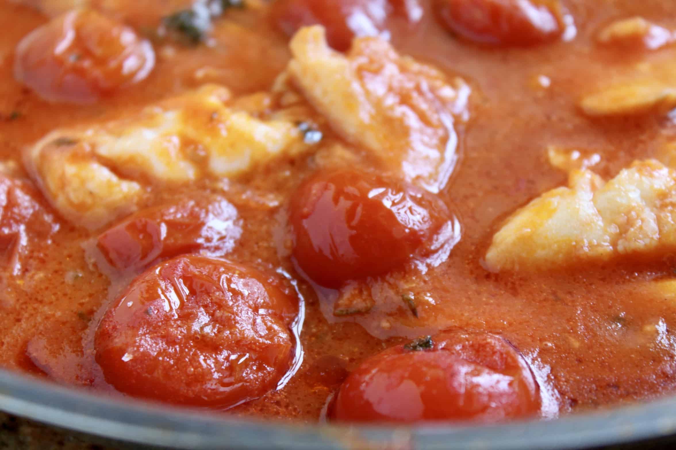 How do you cook fish in spaghetti sauce?