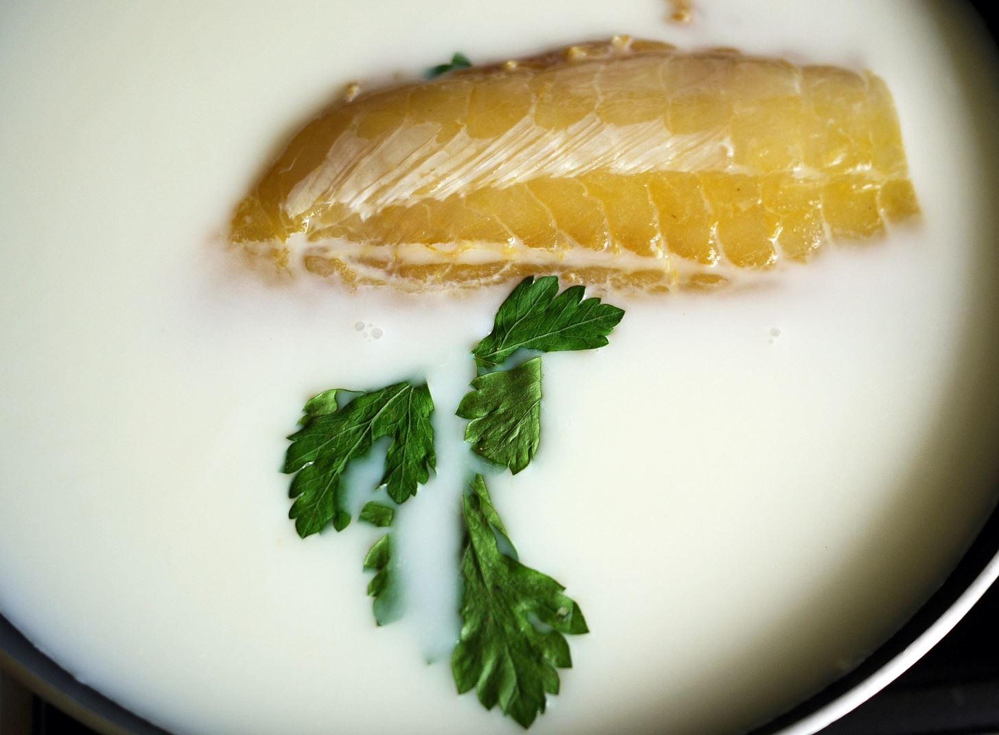 How do you cook fish with milk and salt?