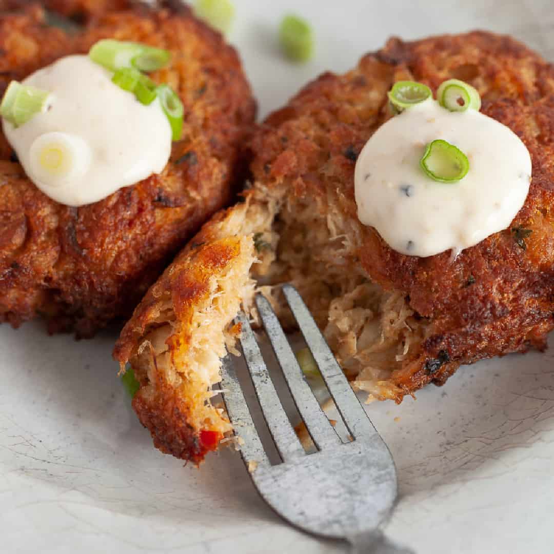 How do you cook frozen crab cakes in the Airfryer?