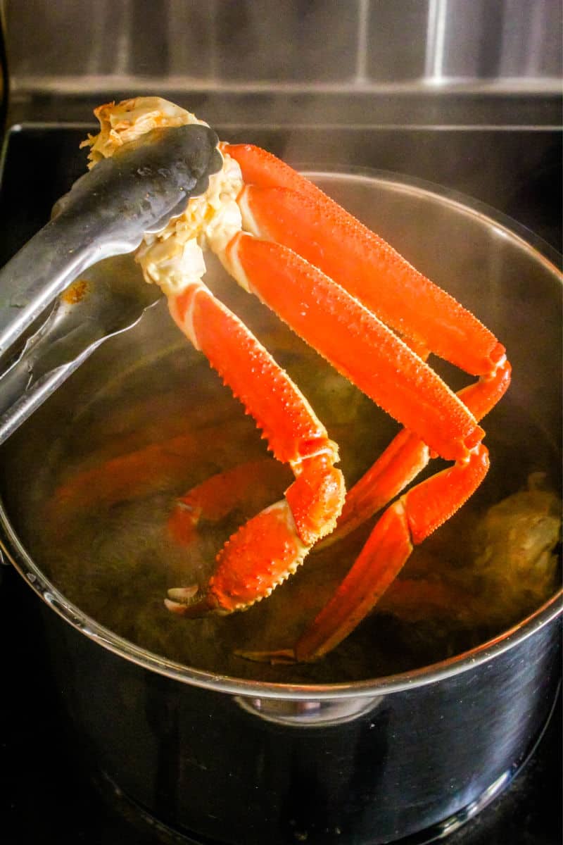 How do you cook frozen crab legs in boiling water?