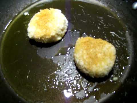 How do you cook frozen fish cakes in a pan?
