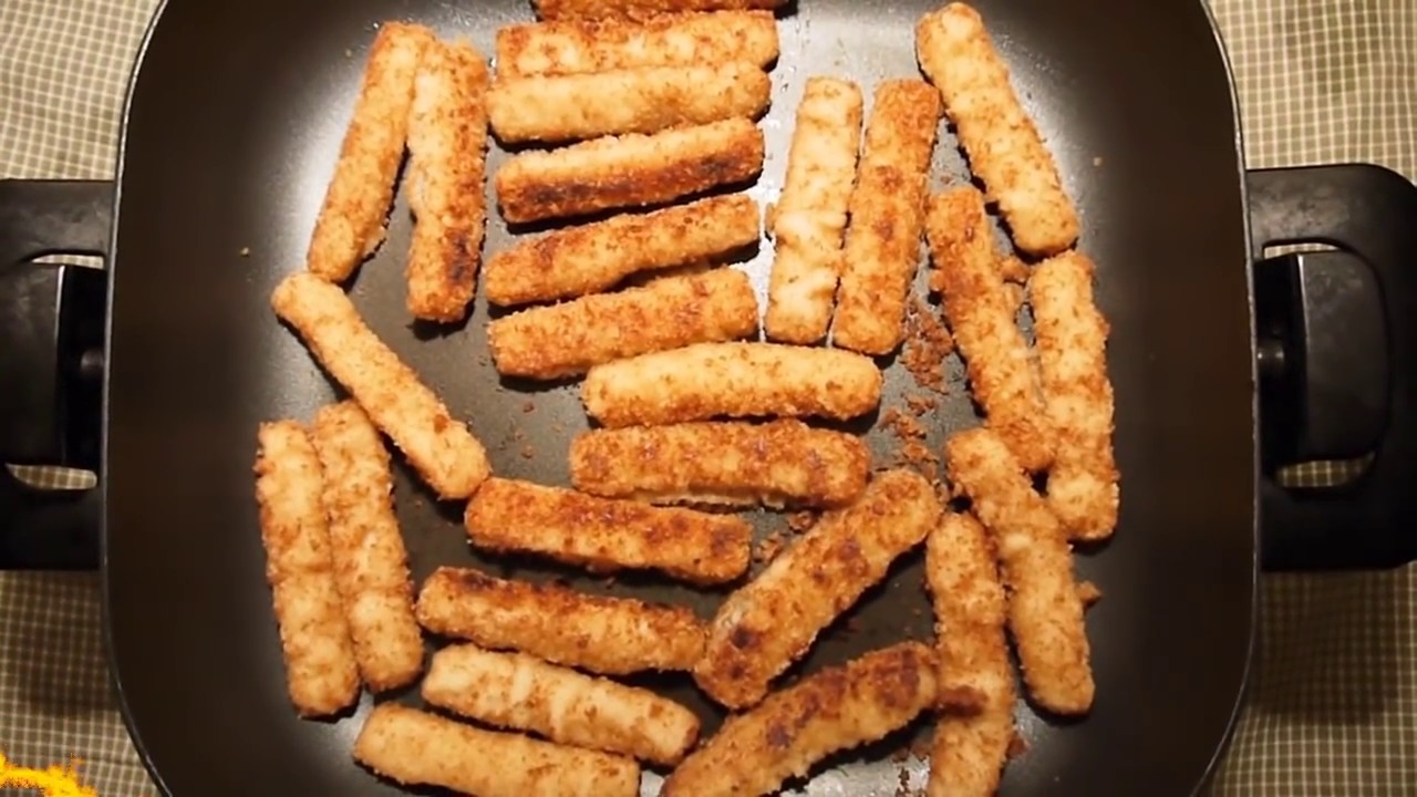 How do you cook frozen fish sticks in a frying pan?