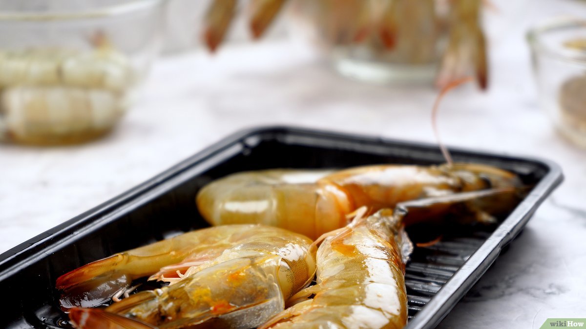 How do you cook frozen prawns without shrinking them?