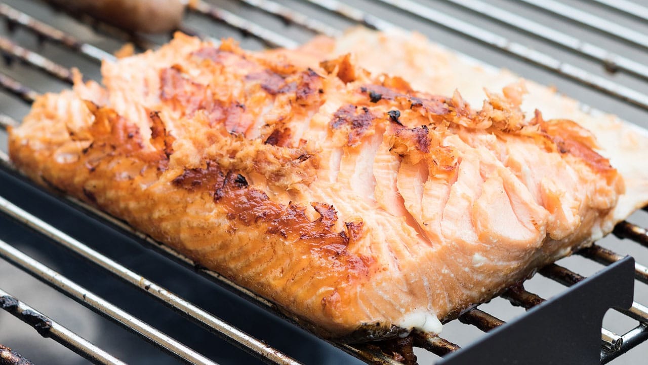 How do you cook frozen salmon on the grill?