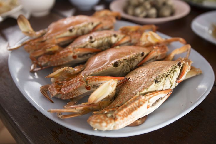 How do you cook frozen uncooked Dungeness crab?