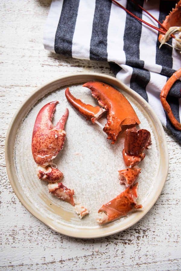 How do you cook lobster claws in boiling water?
