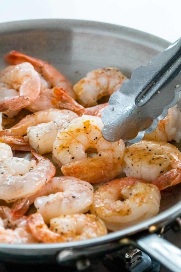 How do you cook prawns in a saucepan?