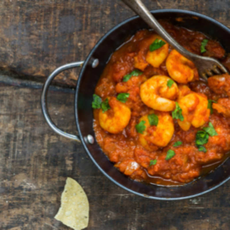 How do you cook prawns in curry sauce?