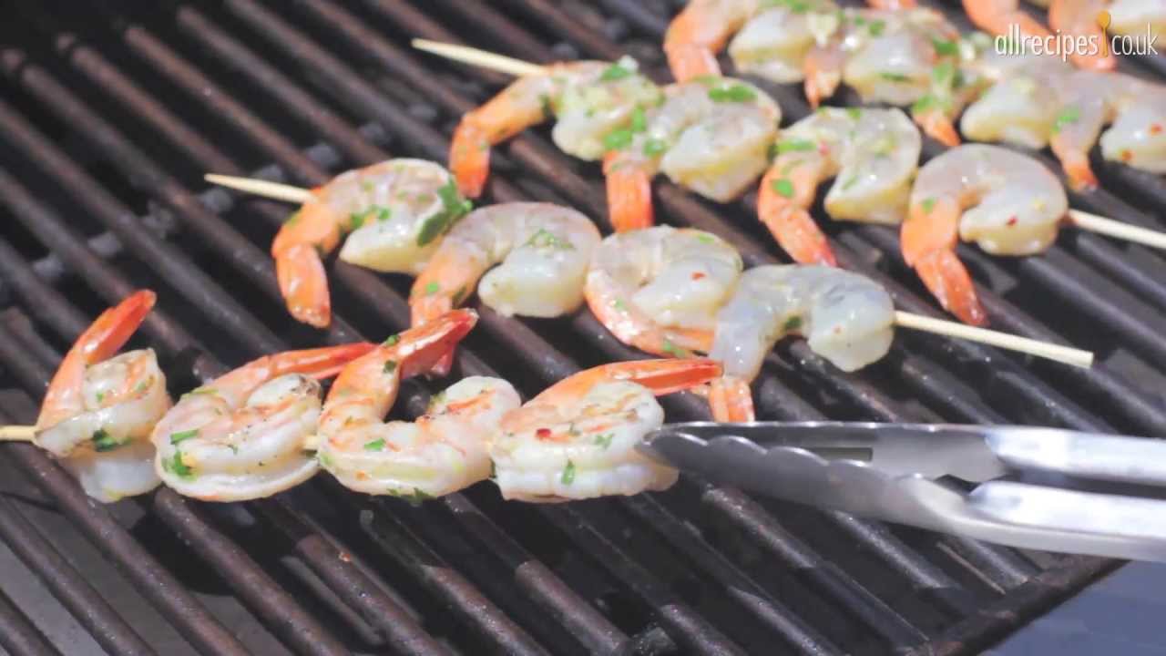 How do you cook prawns on a gas BBQ?