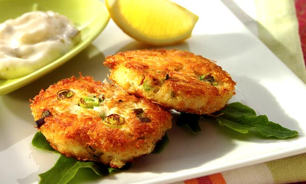 How do you cook premade crab cakes on the stove?