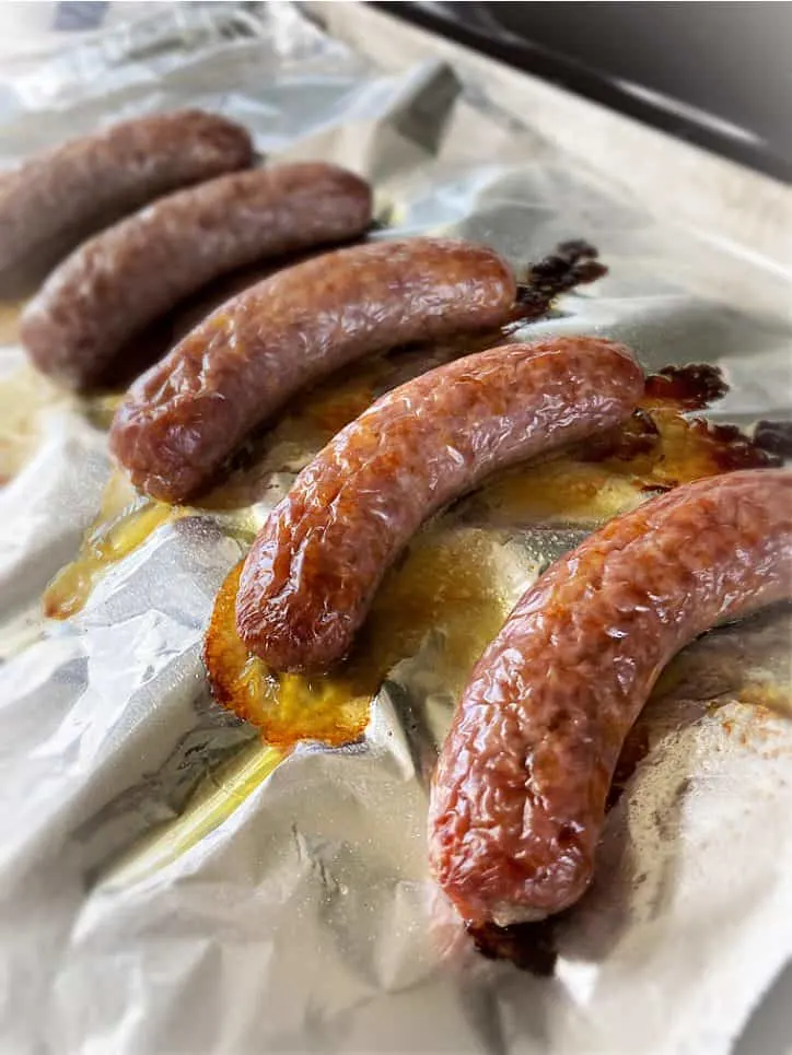 How do you cook sausages in the oven with foil?