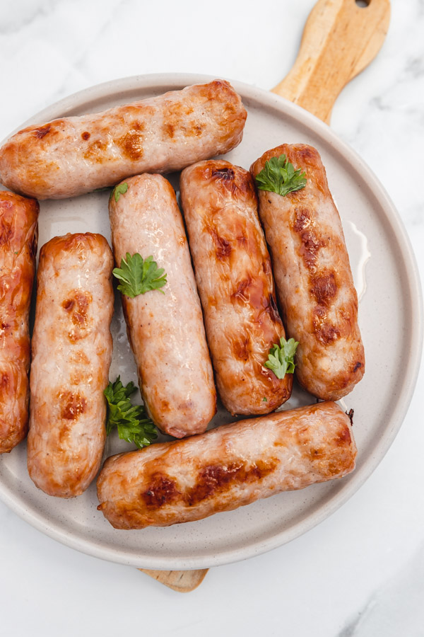 How do you cook sausages in the oven without making a mess?