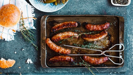 How do you cook sausages perfectly in the oven?