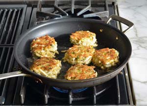 How do you cook store bought crab cakes in a pan?