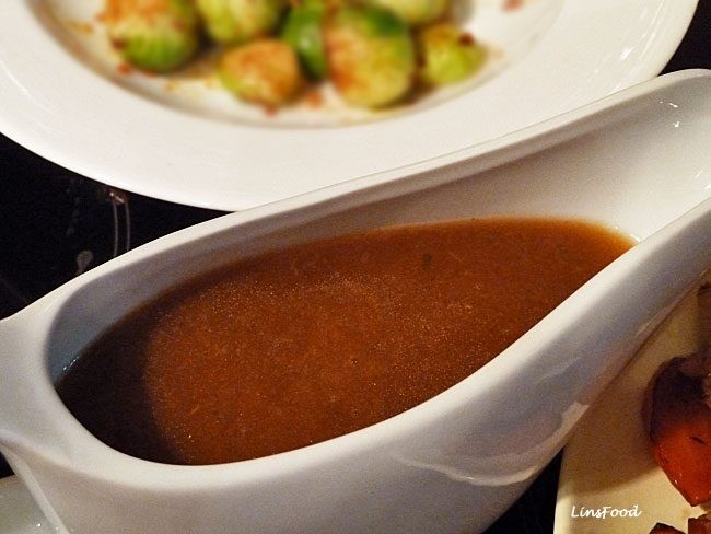 How do you cook with spices in gravy?
