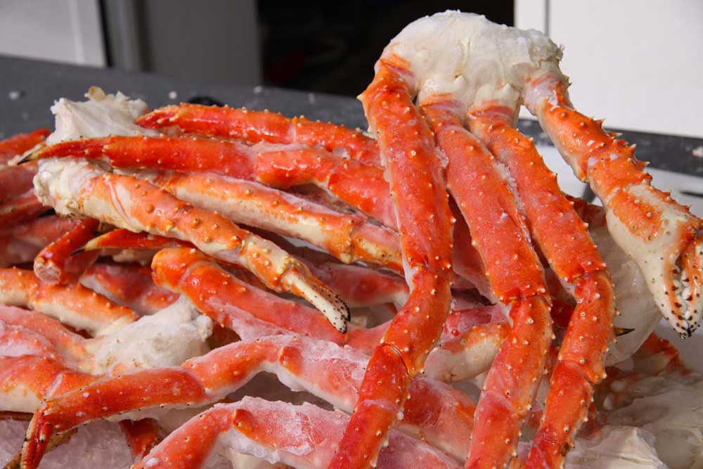 How do you defrost a frozen crab?