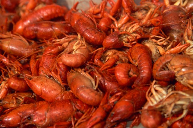 How do you defrost crawfish quickly?