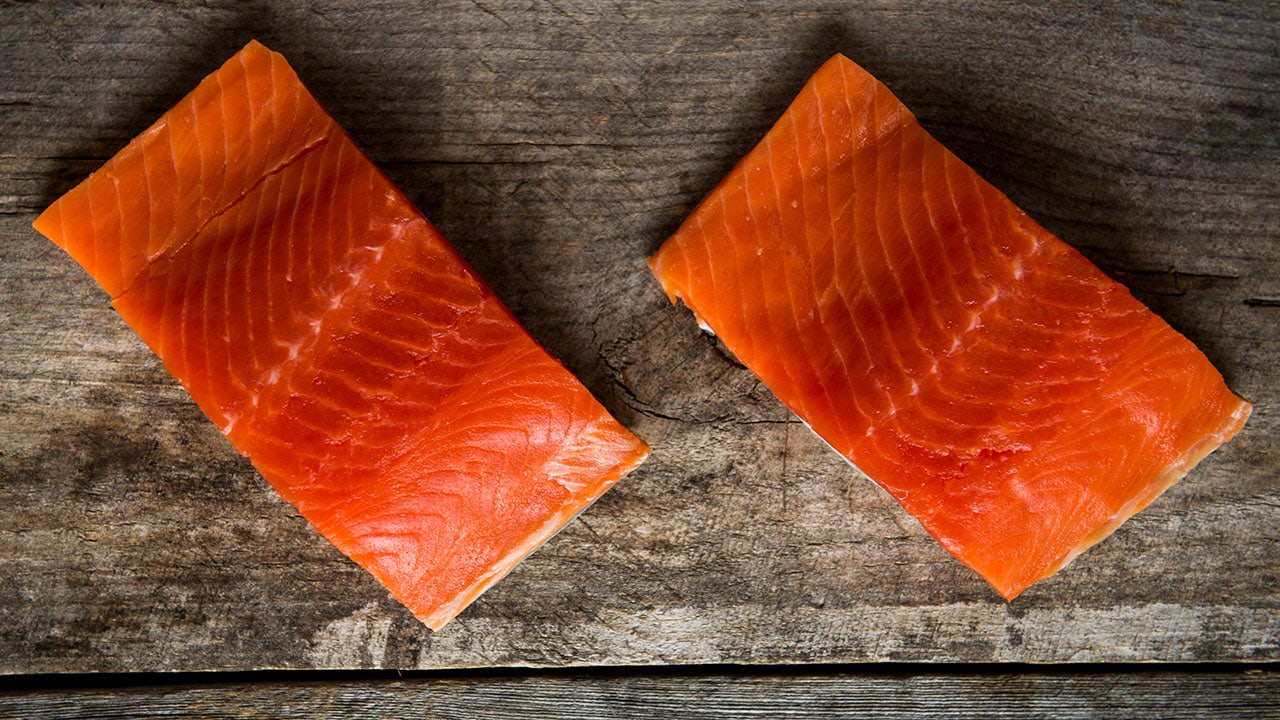 How do you defrost frozen whole salmon?