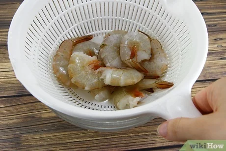 How do you defrost shrimp in the refrigerator?