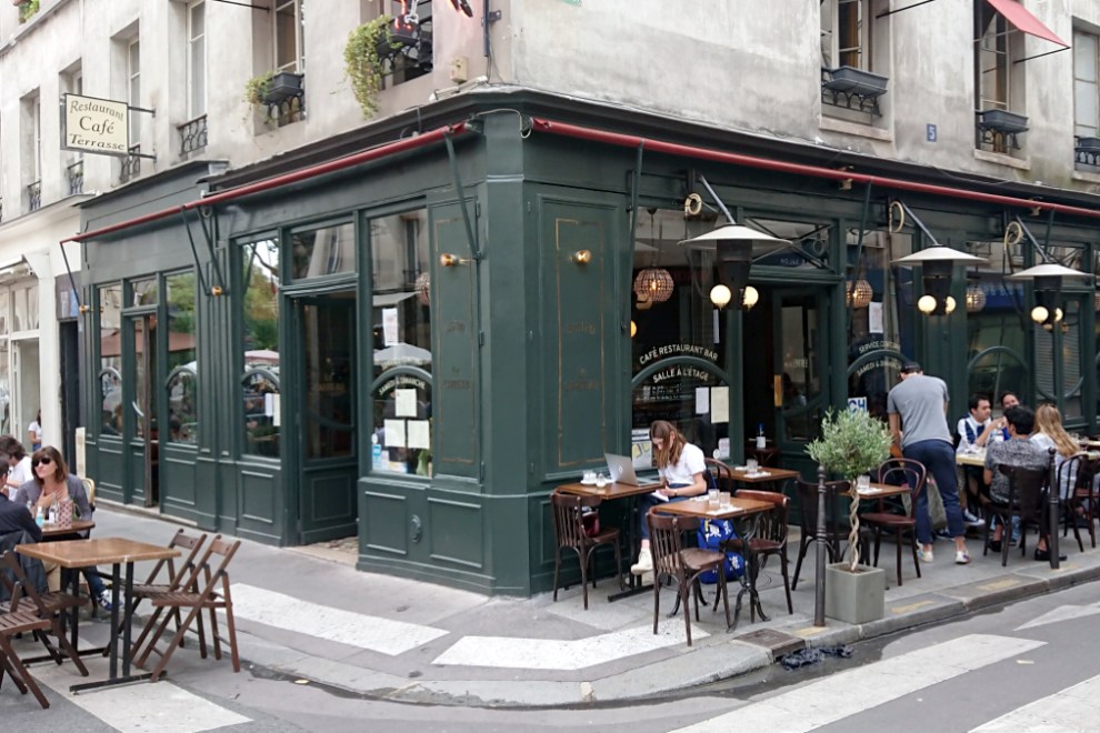 How do you dine out in Paris?