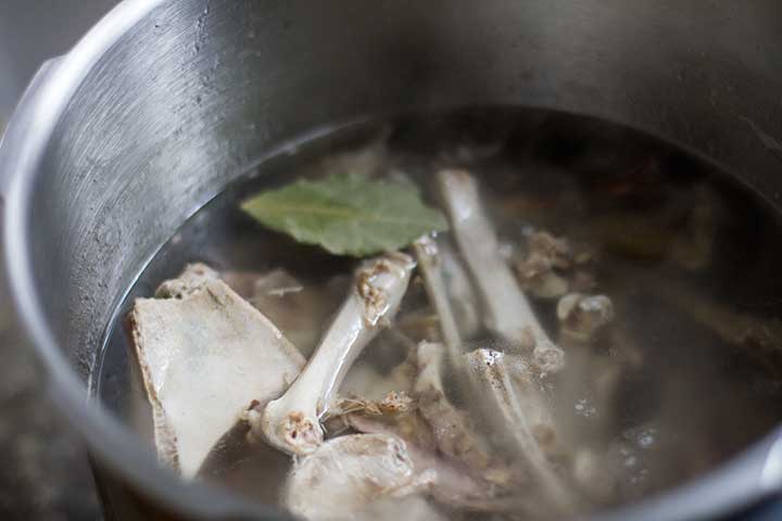 How do you dissolve bones in soup?