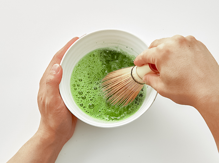 How do you dissolve Matcha powder without whisk?