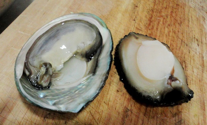 How do you eat abalone from a can?