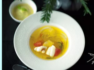 How do you eat consommé?