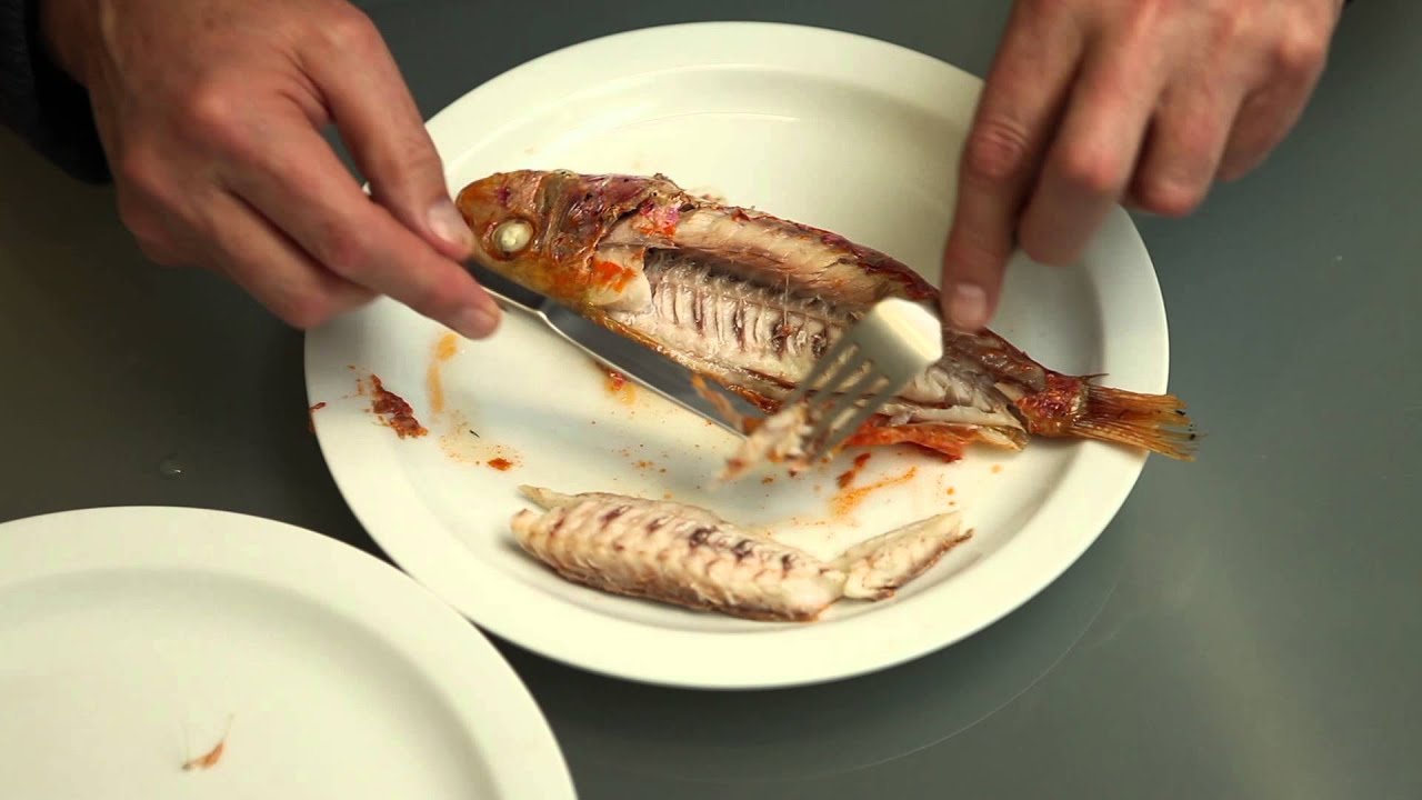 How do you eat cutlery fish?