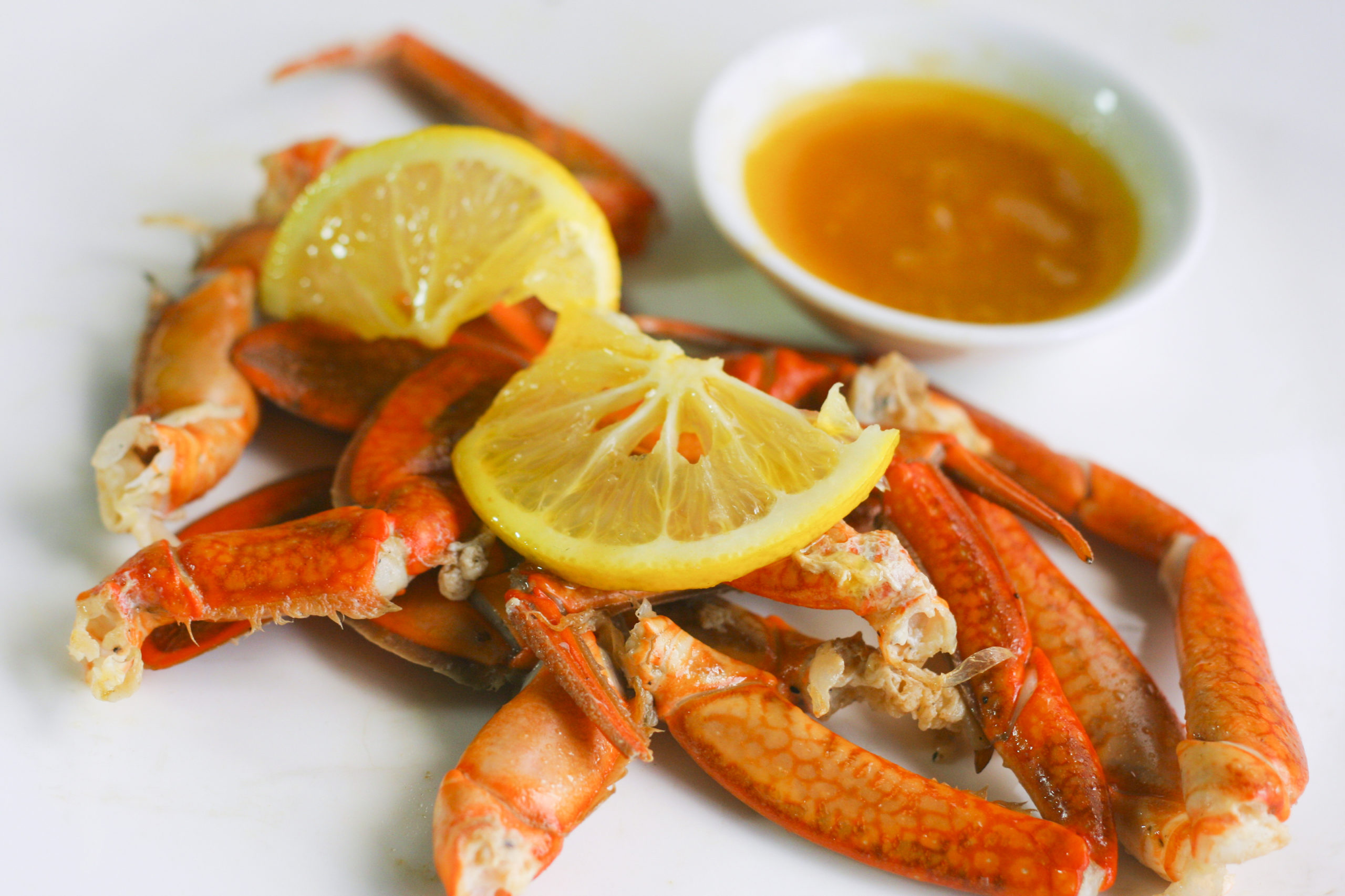 How do you eat precooked frozen crab?
