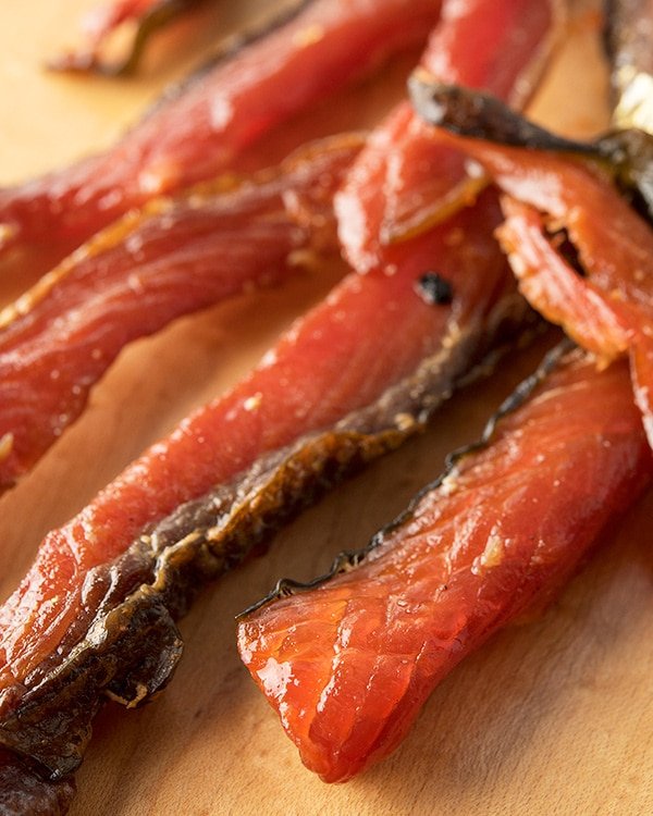 How do you eat salmon jerky?