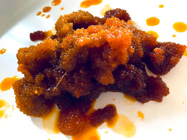 How do you eat spot prawn roe?