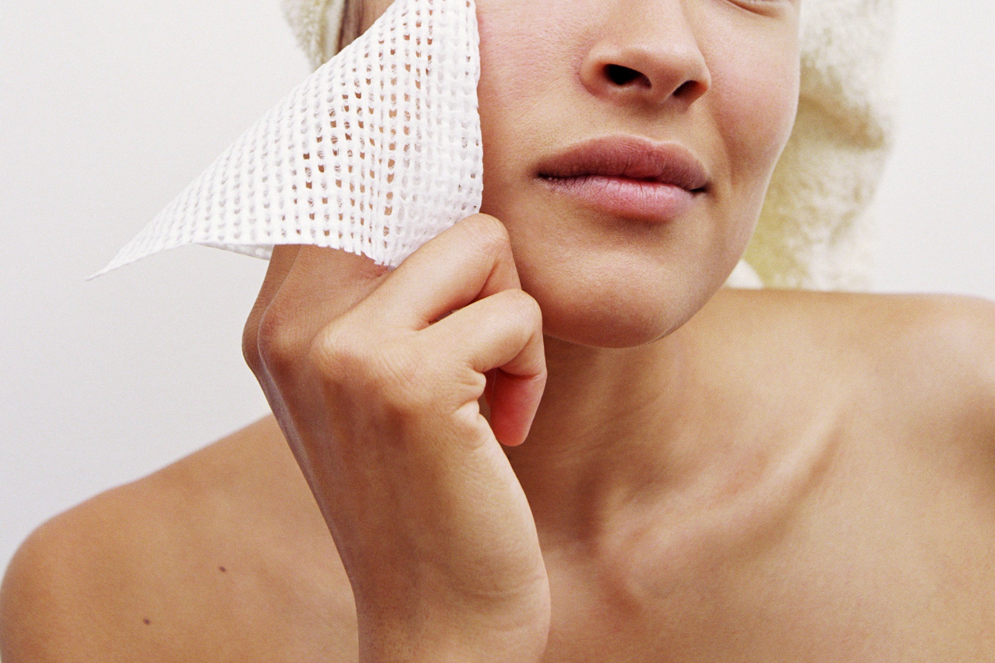 How do you exfoliate your face with muslin cloth?