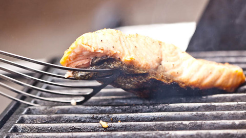 How do you flip fish on the grill?