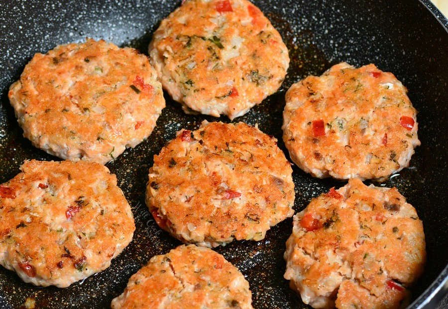 How do you freeze cooked salmon cakes?